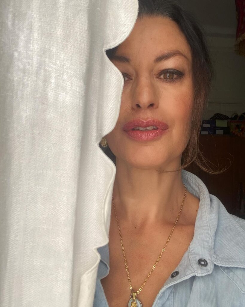 Δωροθέα Μερκούρη: Κάνει αέρα στο μπούστο της και "ανάβει" τα Social Media - Δες το Video - Koolnews