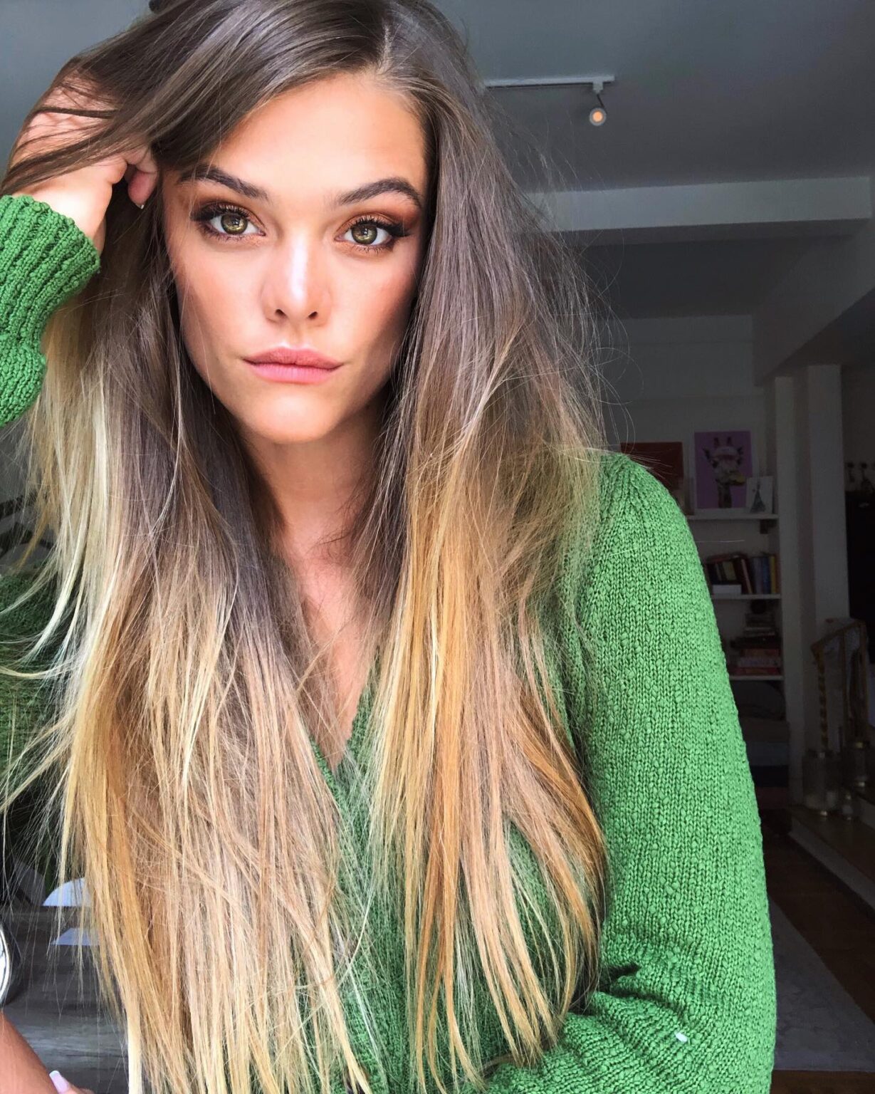 Nina Agdal: Με αστεράκια στο στήθος και σκισμένο τζιν σορτς διέλυσε το ...