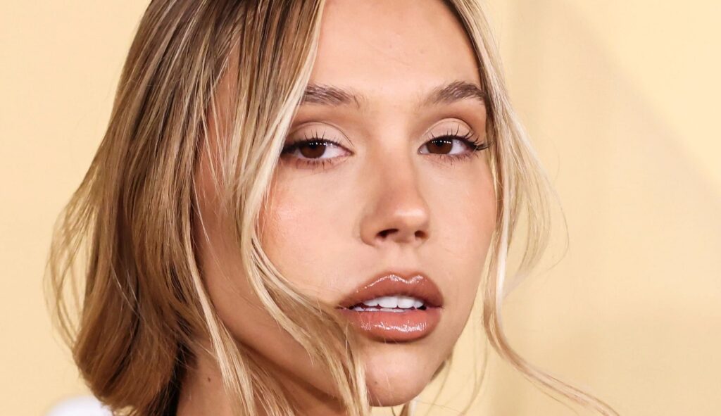 Αλέξις Ρεν: Το supermodel έβαλε μαγιό, πήγε για μπάνιο και στην παραλία ...