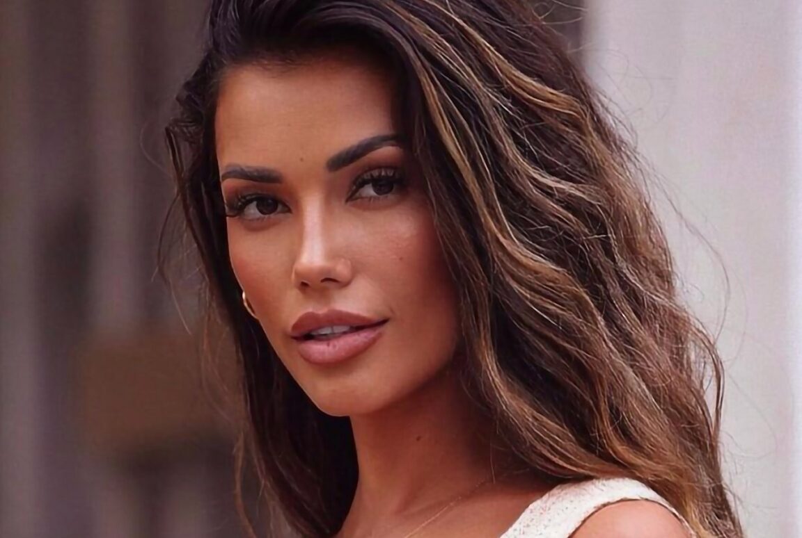 Tiffany Keller: Το supermodel ποζάρει με μαγιό και αναζητά παρτενέρ για ...