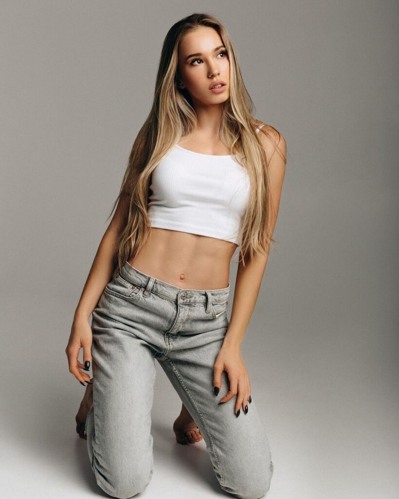 Olesya Soldatova: Η 20χρονη αθλήτρια του στίβου που εκλιπαρούν οι followers να κάνει onlyfans ...